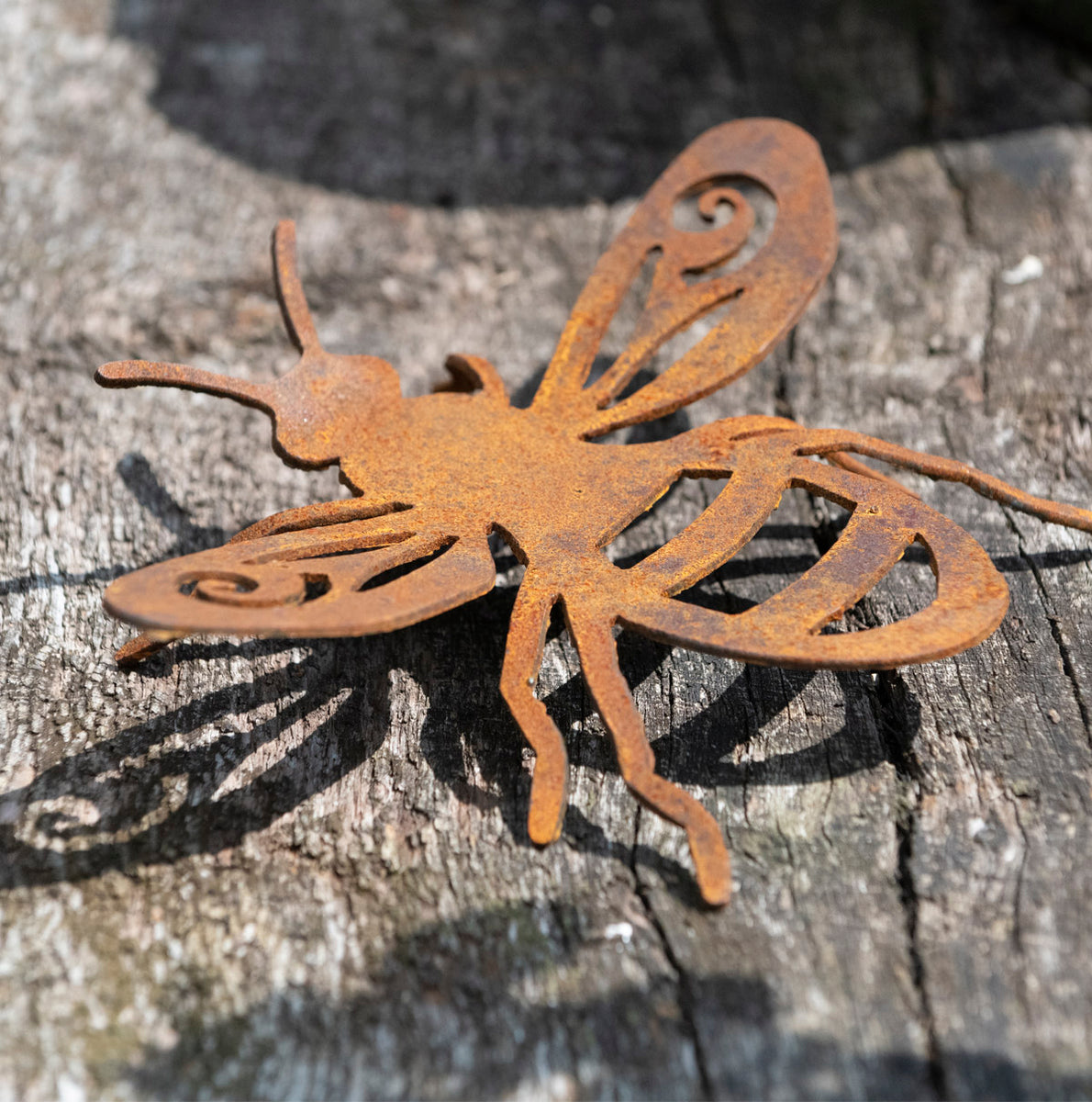 Beatrice Bee - Rusty Garden Sculptures – Villager Jim's Shop